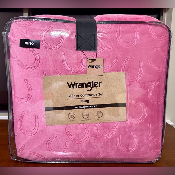 Wrangler | Bedding | Wrangler 3 Piece Pink Horseshoe King Comforter Set ...
